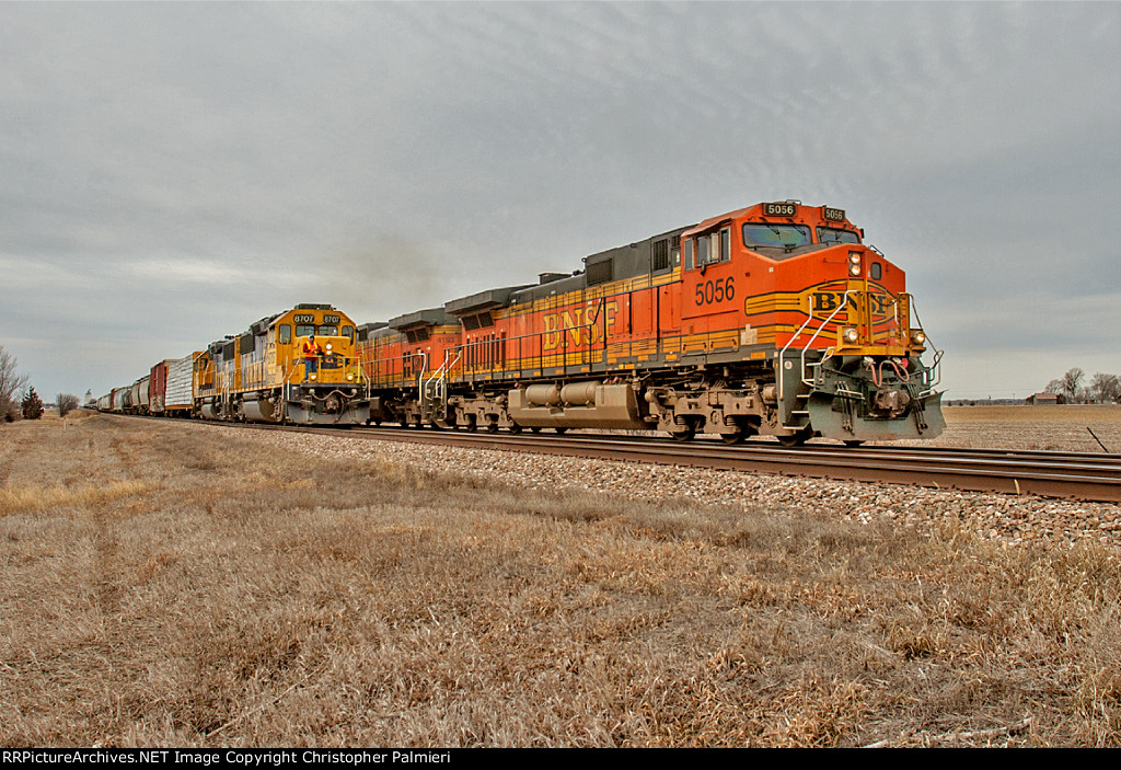 BNSF 5056 Passes BNSF 8707